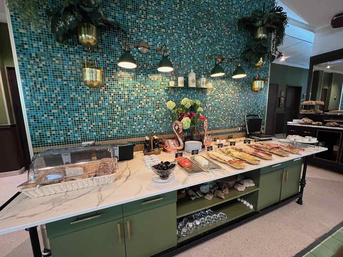 Hotel-Bidasoa-Santiago-Chile-buffet - TravelTerapia